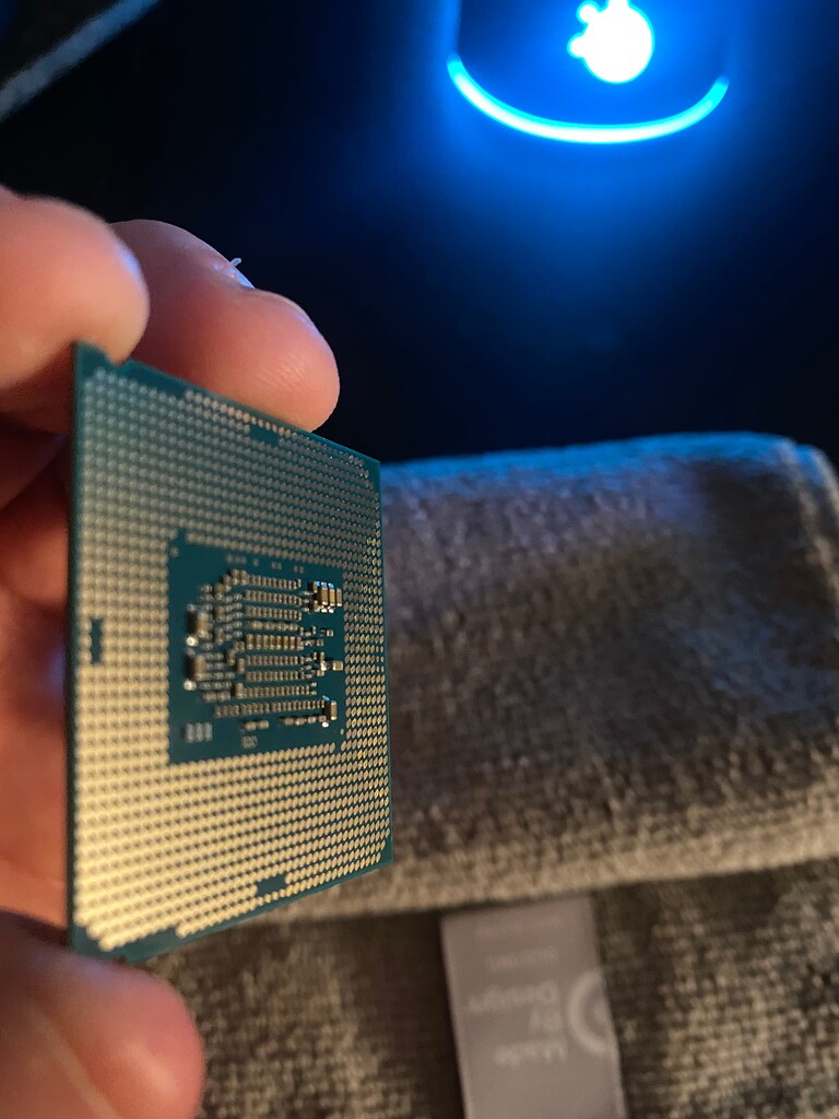 Discoloration on contact pads of an I7 6700K - CPU - Level1Techs Forums