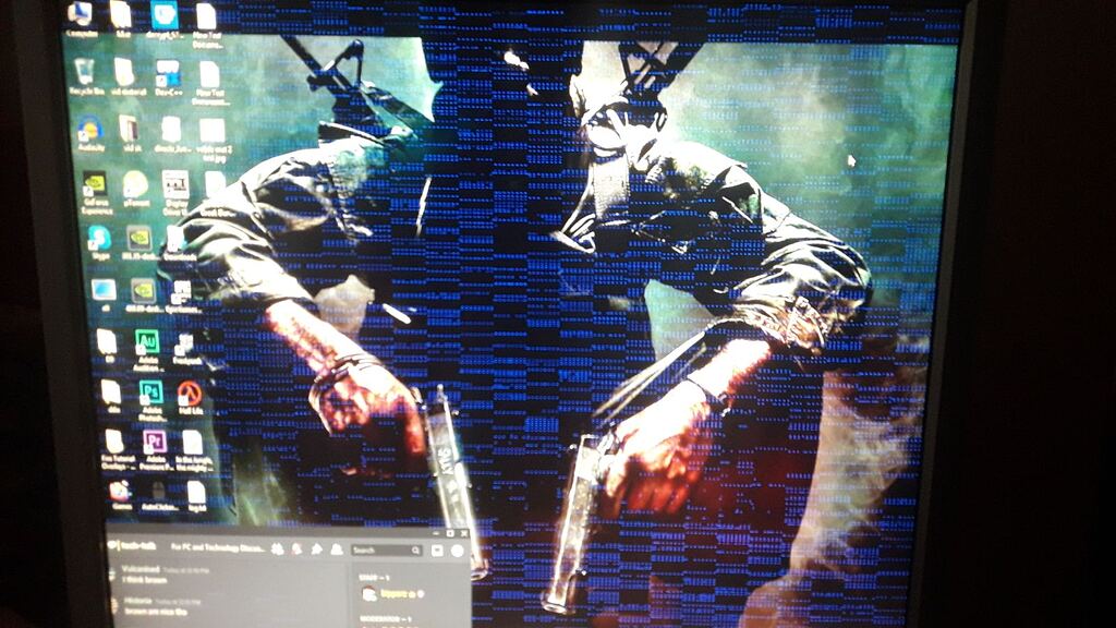 Blue Pixels all over the screen, something happend to my graphics card ...